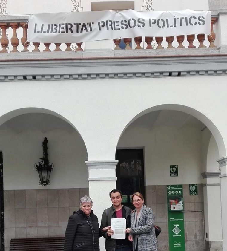 Ciutadans demana a la Junta Electoral que es retiri la pancarta en ... Ciutadans demana a la Junta Electoral que es retiri la pancarta en ...