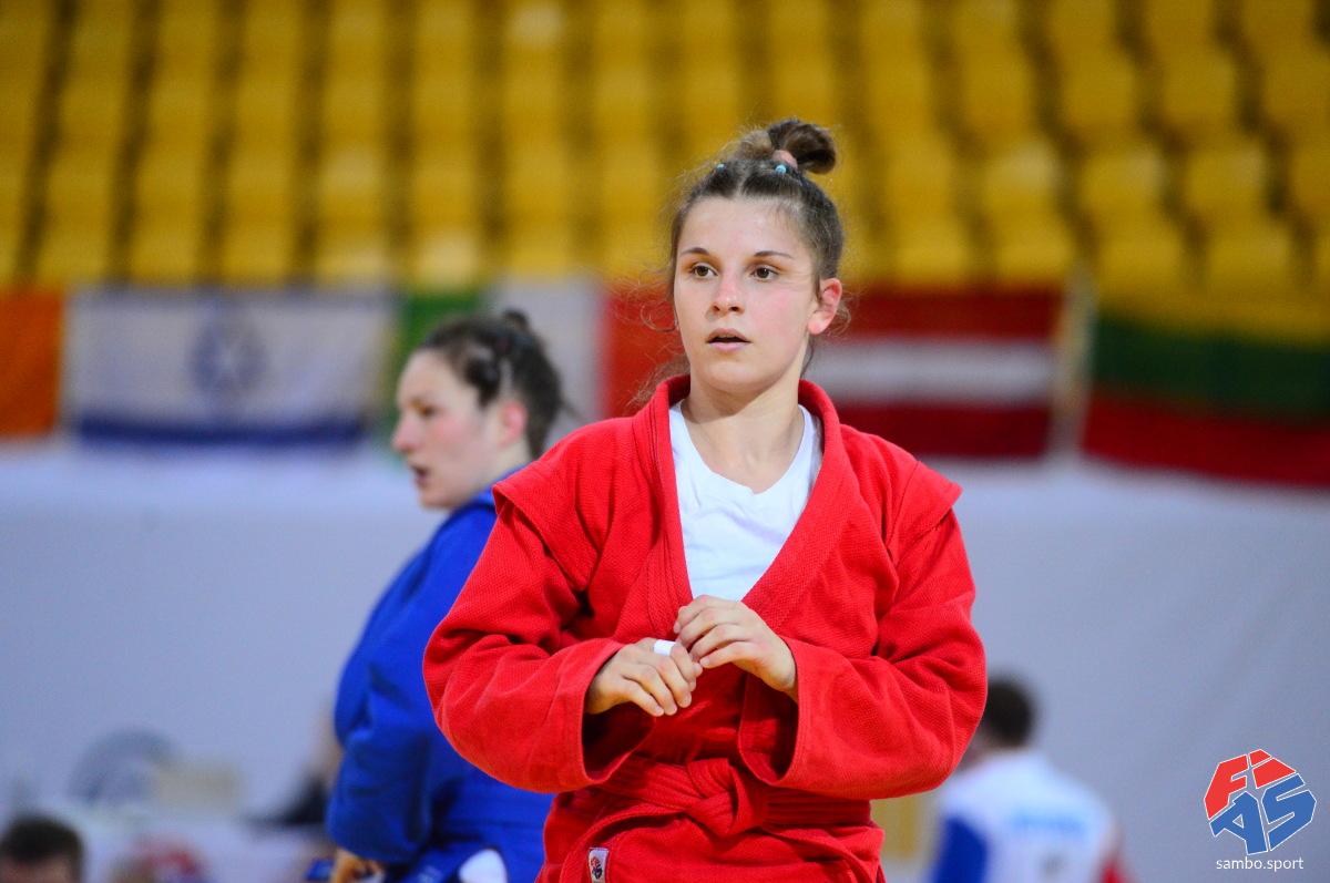 Jazmín Arjona es penja dues medalles competint amb el Cerdanyola Club ...