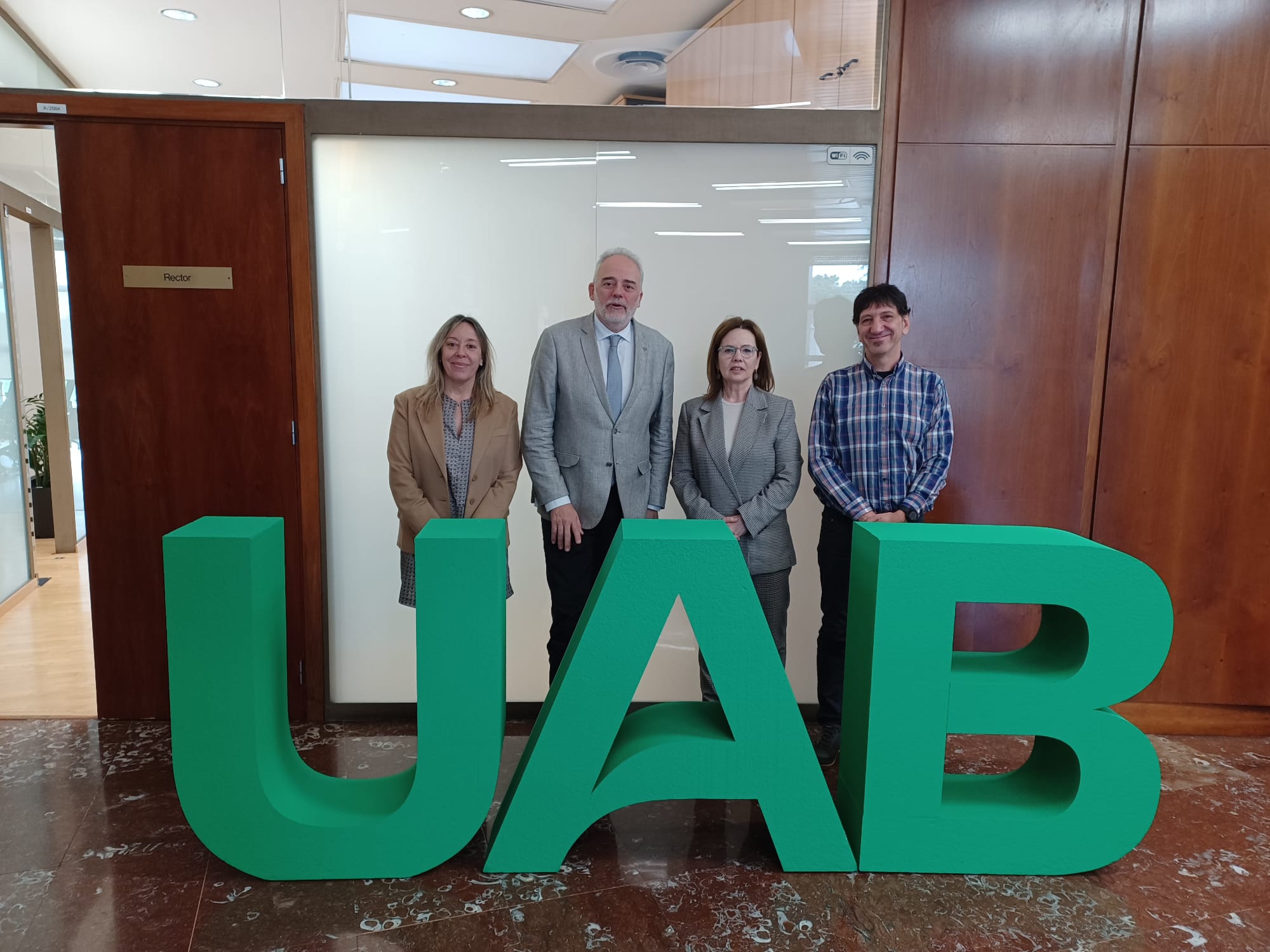 La comunitat de la UAB recapta 11.000 euros per a escoles afectades per ...